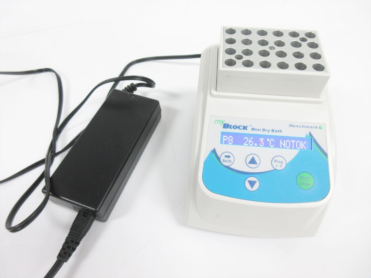 BENCHMARK BSH300 MYBLOCK MINI DIGITAL DRY BATH 24 WELL WITH COOLING ...