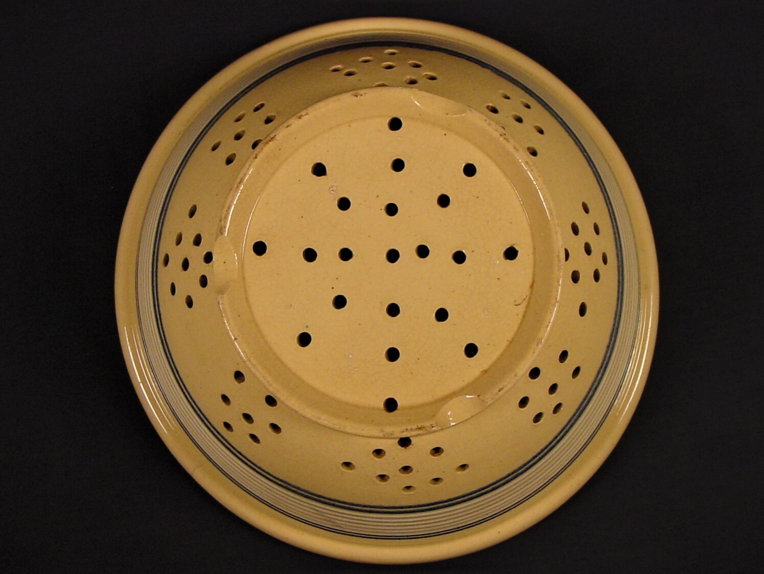 RARE 1860s AMERICAN 11 ¾” BLUE & WHITE 10 BAND JEFFORDS COLANDER YELLOW ...