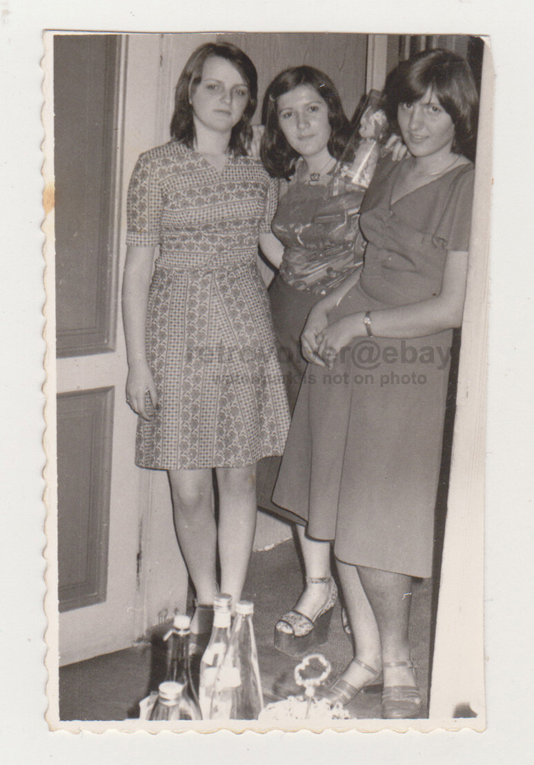 Three Pretty Young Women Cute Ladies Beautiful Females Closeness ...