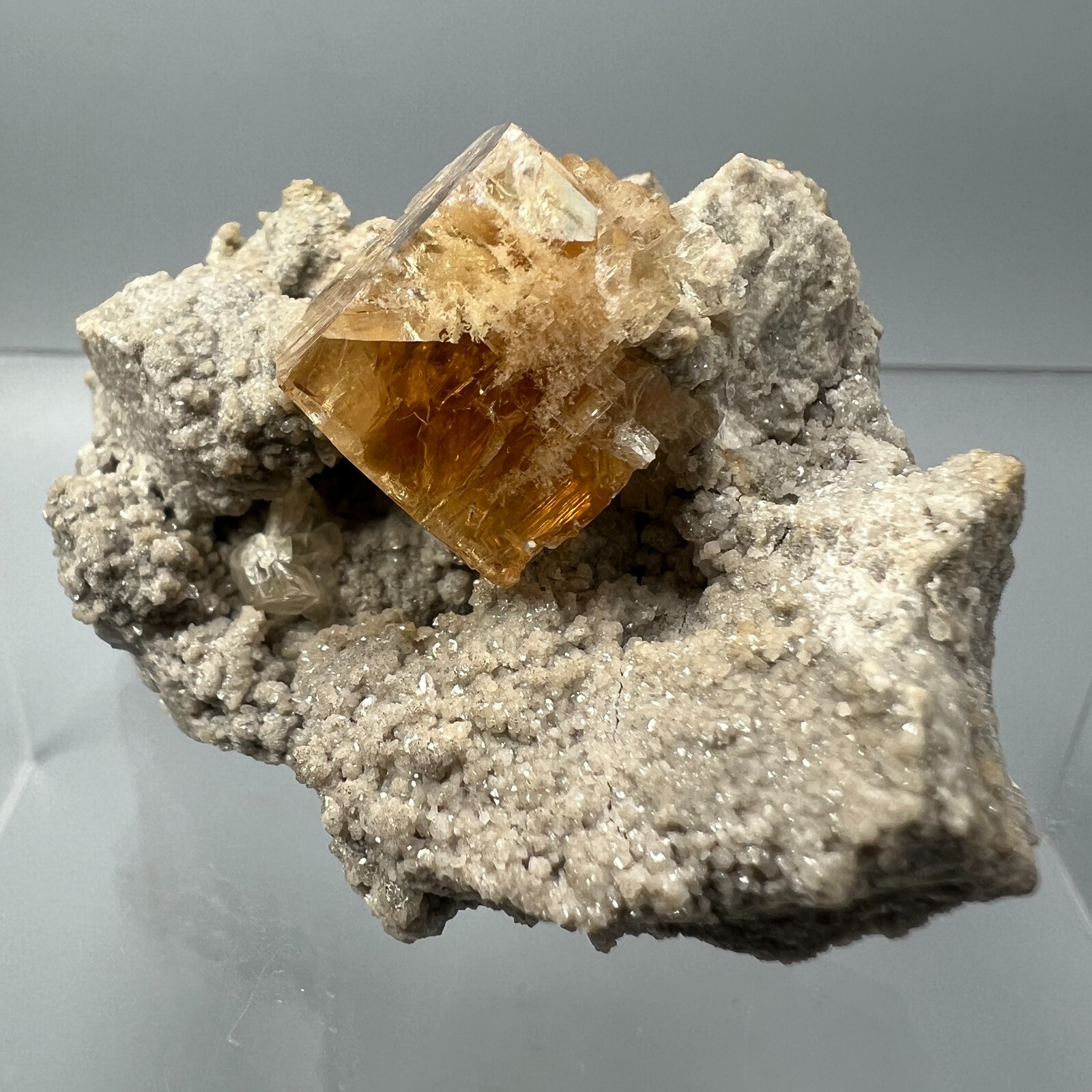 NICE GEMMY ROOTBEER FLUORITE CRYSTAL ON MATRIX: LIME CITY WOOD COUNTY ...