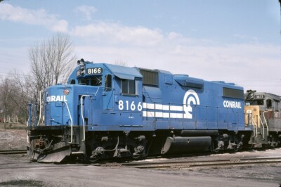 ConRail (CR) - GP38-2 - #8166 - Original 35mm Slide. | eBay