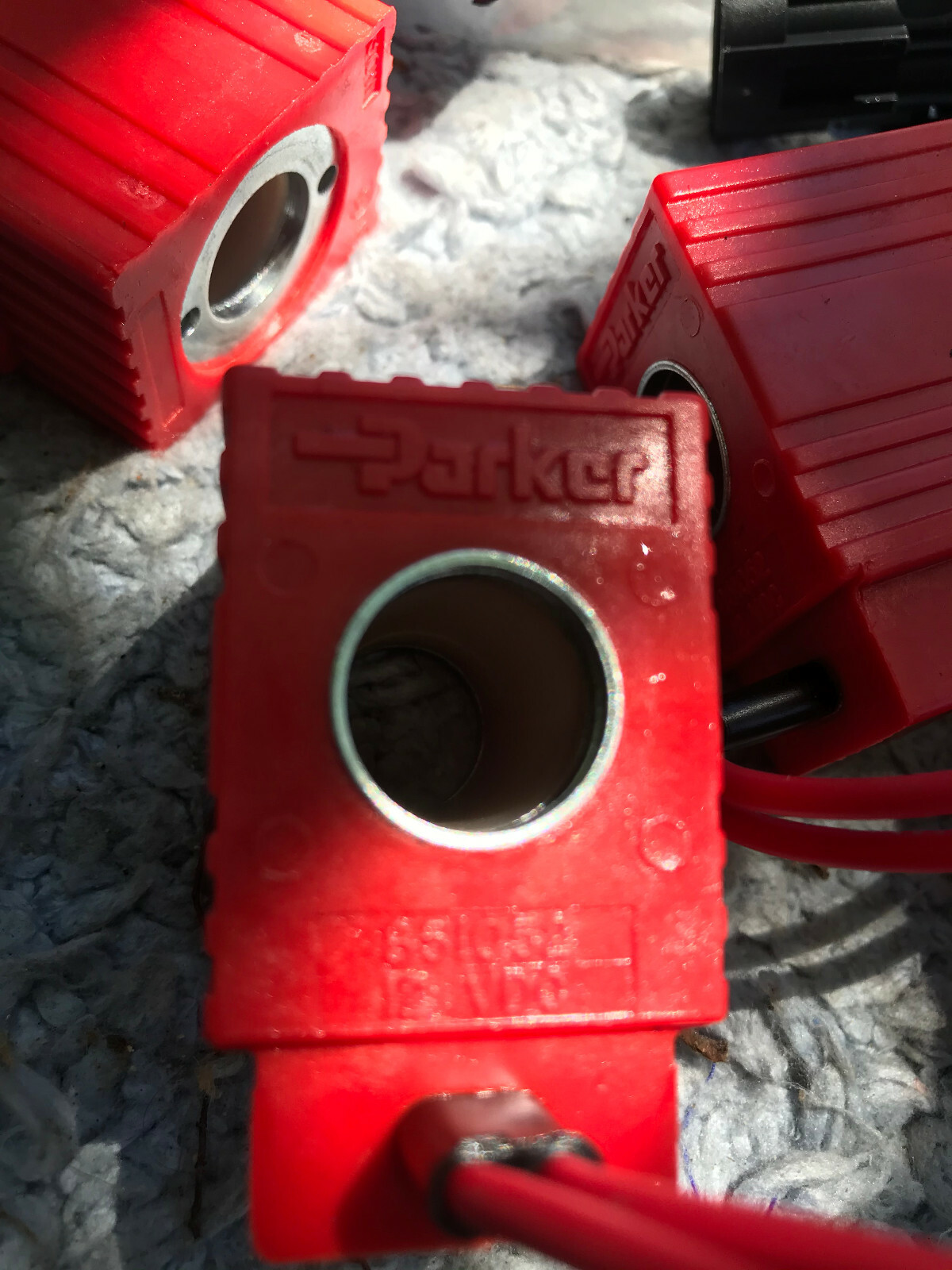 851052 PARKER/WATERMAN BV06 12 VOLT D.C. COIL W/one 24 in lead and one ...