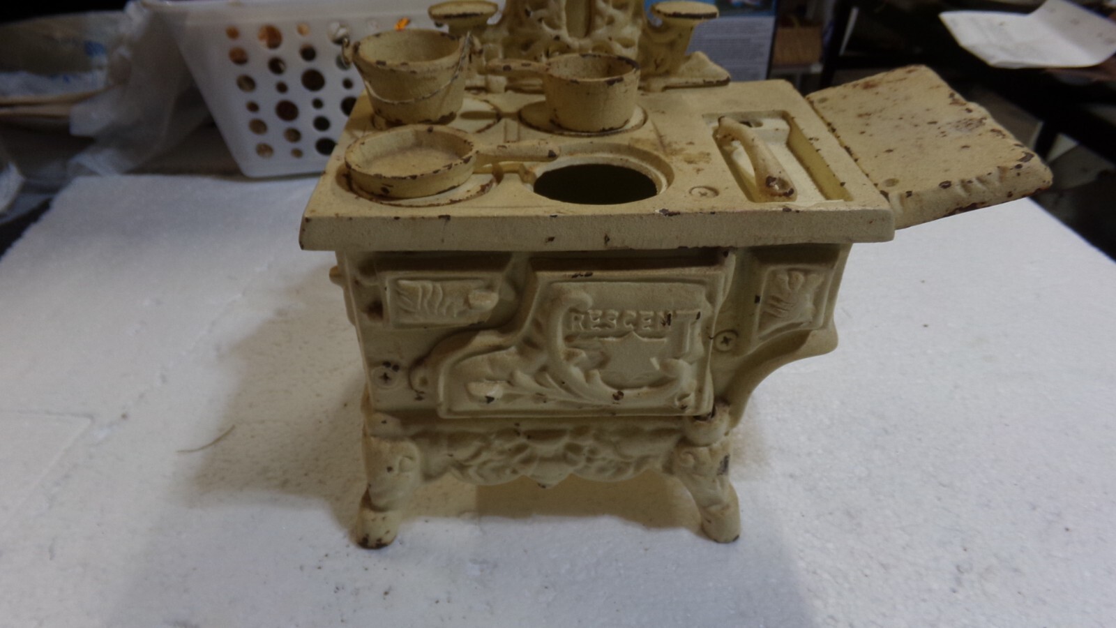 VINTAGE CAST IRON MINI STOVE WITH ACESS. POTS PANS YELLOW SKILLET SIDE ...