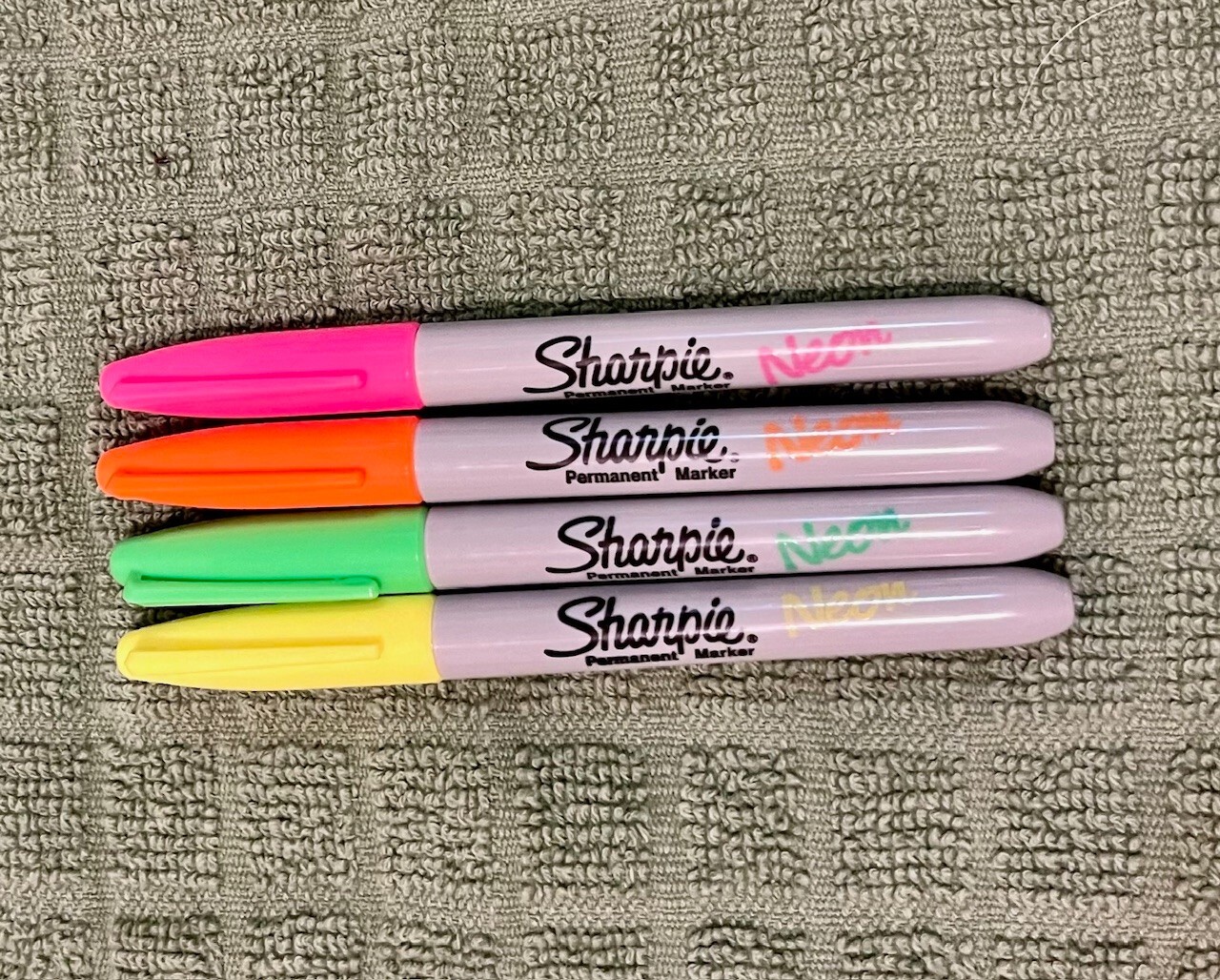 SHARPIE Fine Point Permanent Markers Bright NEON Colors - NEW Pack of 4 ...