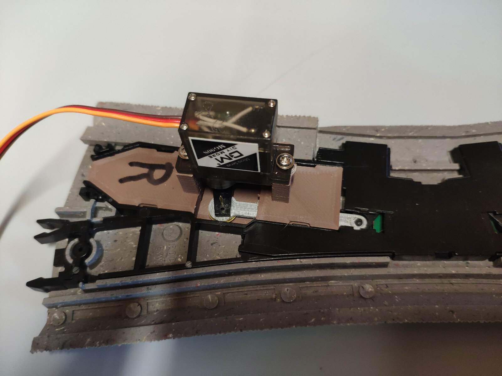 Servo Weichenantrieb für Roco Line mit Bettung | eBay.de