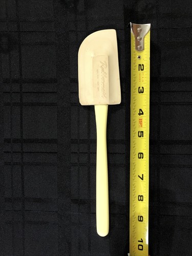 Vintage yellow Rubbermaid 10” plate and bowl scraper Wooster rubber ...