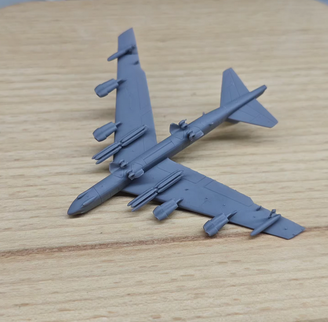 1/2000 1/700 1/400 1/350 B-52H Heavy subsonic jet-powered strategic ...