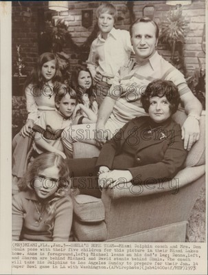 1973 Miami Dolphins Football Coach Don Shula With Wife & Children Press ...