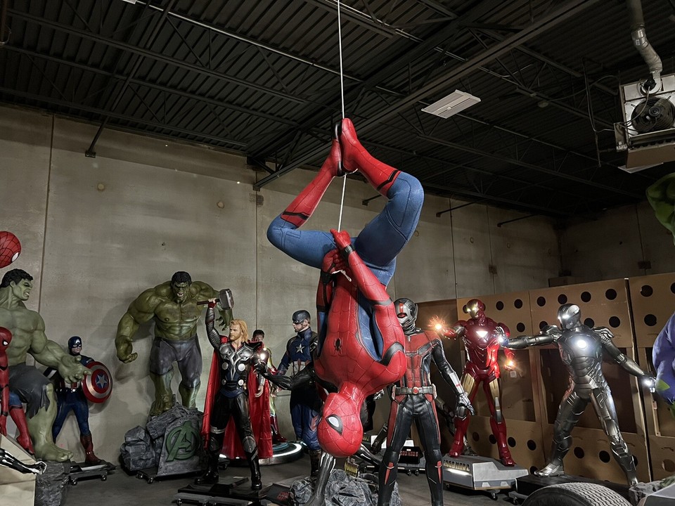 Life Size Marvel Homecoming Hanging Spiderman 1:1 Full Size Prop Statue ...