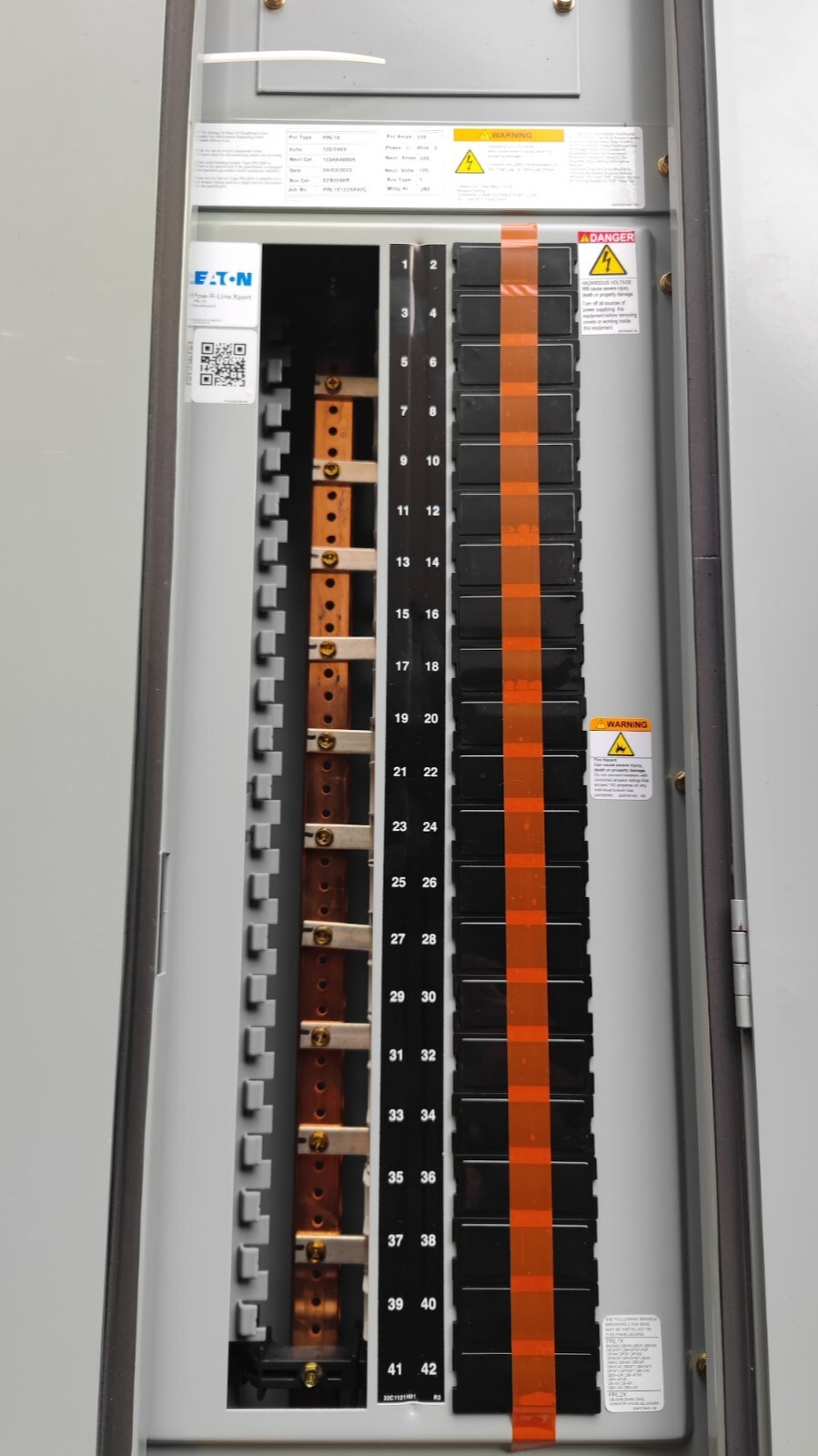 EATON PRL1x 225 AMP PANELBOARD 240 120 V SINGLE PHASE 1PH 3W 42 Cir ...