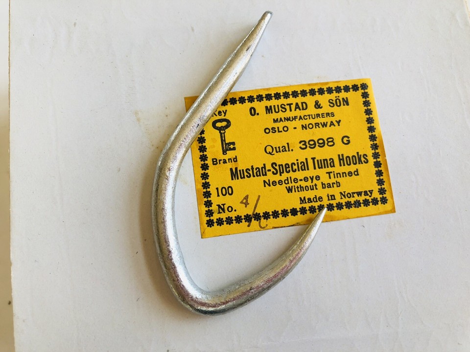 WOW!!! 50 MUSTAD 3998 G size 4/0, Barbless Tuna Hooks!!! VERY RARE ...