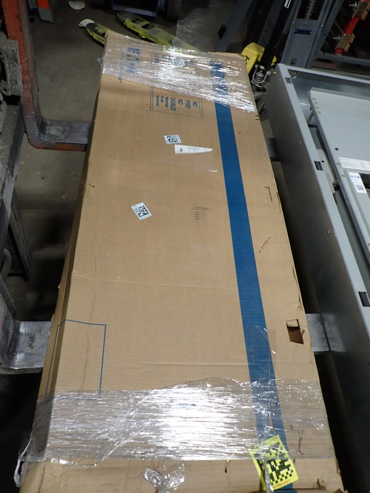 New Eaton PRL1A 400 amp MLO Feed Thru Panelboard 208v 3 Phase Indoor ...