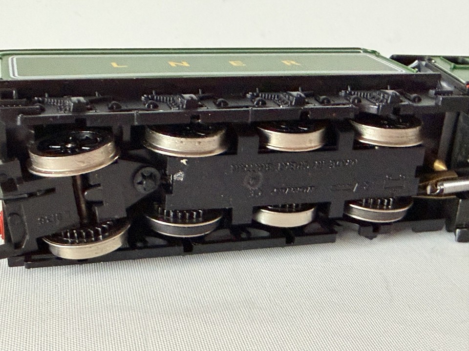 Hornby R375 LNER BR Class A3 4-6-2 "Pretty Polly" Loco Limited ...