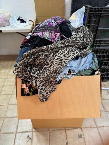 Lot of 400 pcs Mix Clothes Bulk Wholesale Resale Consignment XS,S,M,L ...