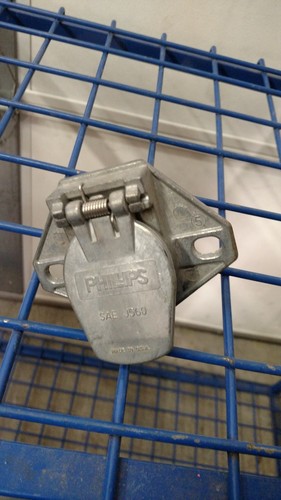 Phillips 15-720 Zinc Die-Cast Wire Insertion Socket 7-Way SAE J560 | eBay