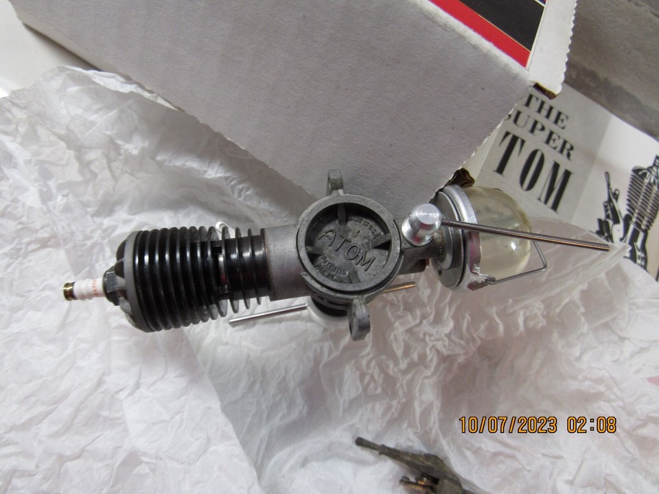 Replica NEW 1940's MicroDyne The Mighty Atom V Model Airplane Engine w ...