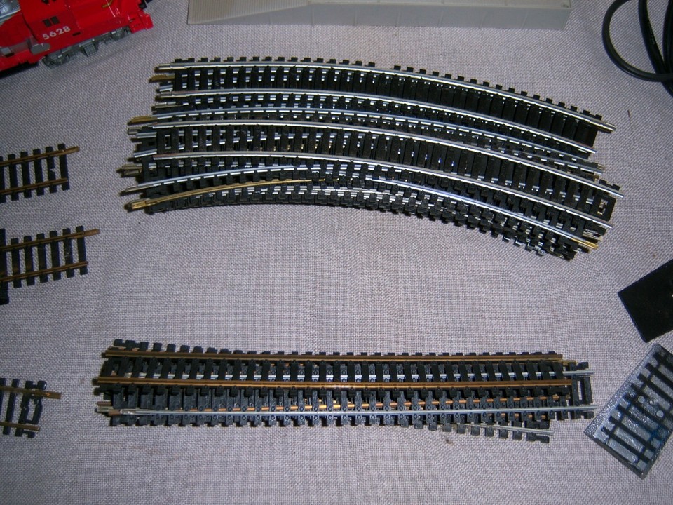 Vintage Tyco HO Train Set 1970'S! Santa Fe 72 Electric Train Set- 88pcs ...