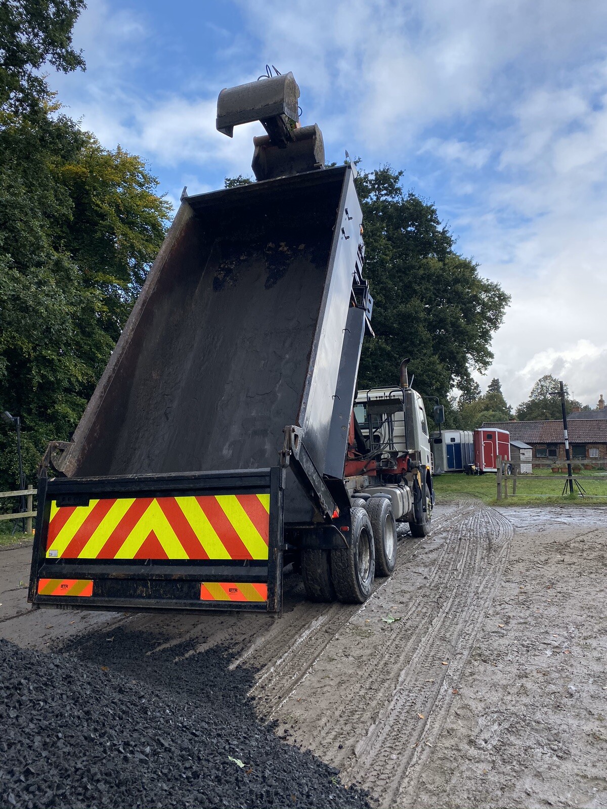 Grab Lorry Hire Muck Away Skips | eBay UK