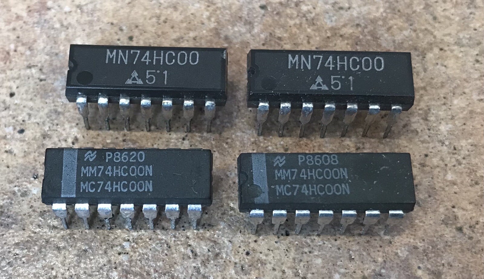 MC74HC00AN 4 Channel 2-input NAND gate 14 PIN DIP Quad 74HC00 Lot Of 4 ...