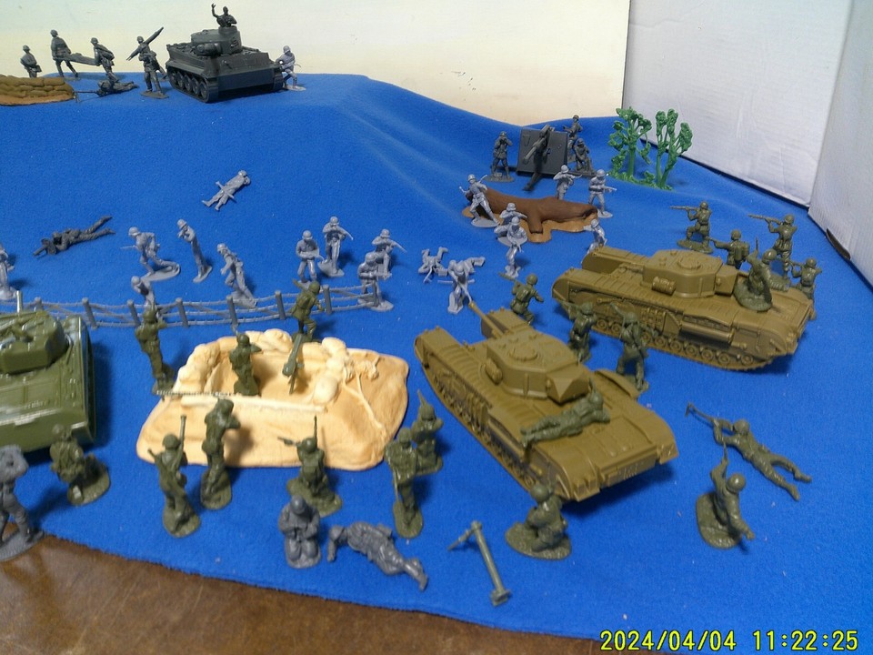 Classic Toy Soldiers, WWII Battleground Playset (54MM) Over 110 Pieces ...