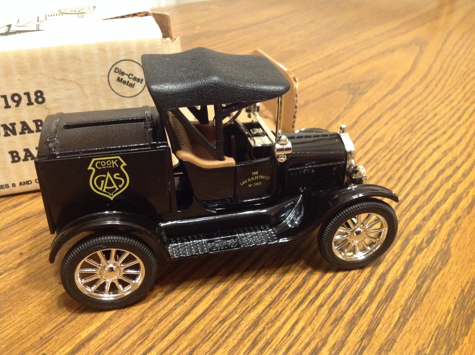 1918 Ford Model T Runabout replica Bank, new die cast, locks with key ...