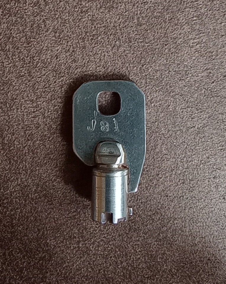 Vintage J81 Chicago Lock Co ACE Vending Machine Key Round Tubular ...