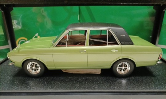 Cult 1:18 Ford Cortina 1600E 1970 Metal Green Car Model | eBay UK