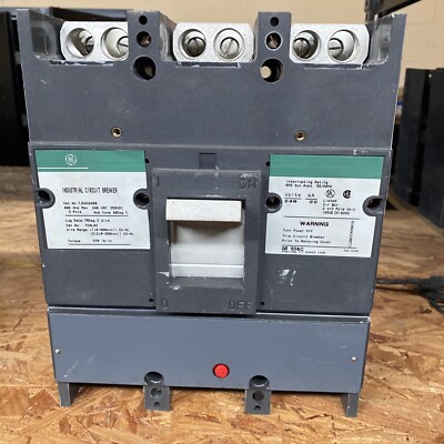 Circuit Breakers - Electric 400 Amp