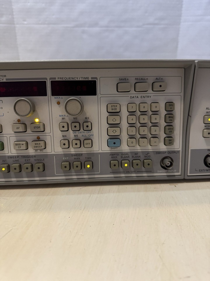 HP Hewlett Packard 8350B Sweep Oscillator W/ 83550A RF Plug-In 8-20ghz ...