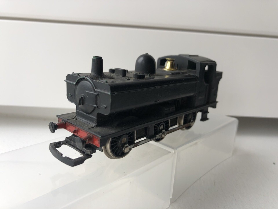 Hornby Pannier Tank Locomotive With Synchro Smoke Model Railway OO ...