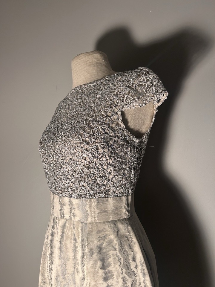 Kay Unger Lace Moir Women’s Cocktail Dress Sequins Silver size 4 $480 ...