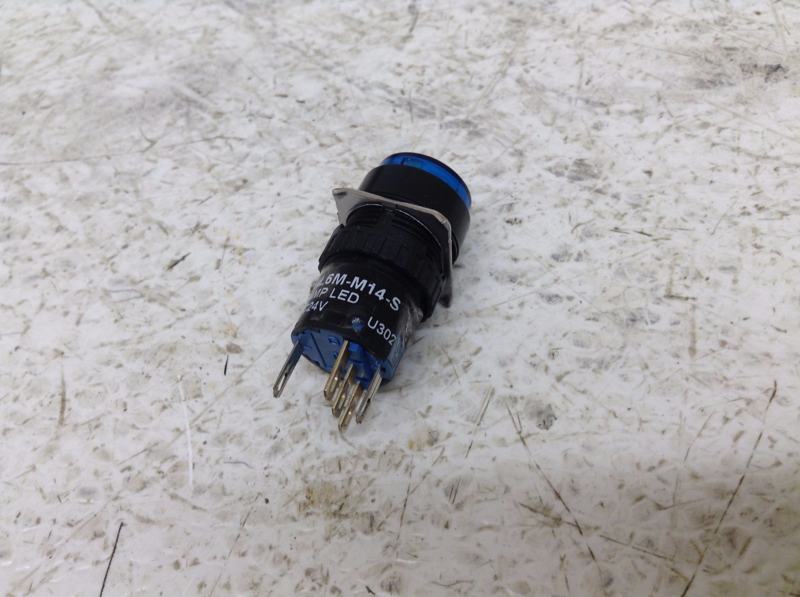 IDEC AL6M-M14-S Blue Illuminated Push Button AL6MM14S (TSC) | eBay