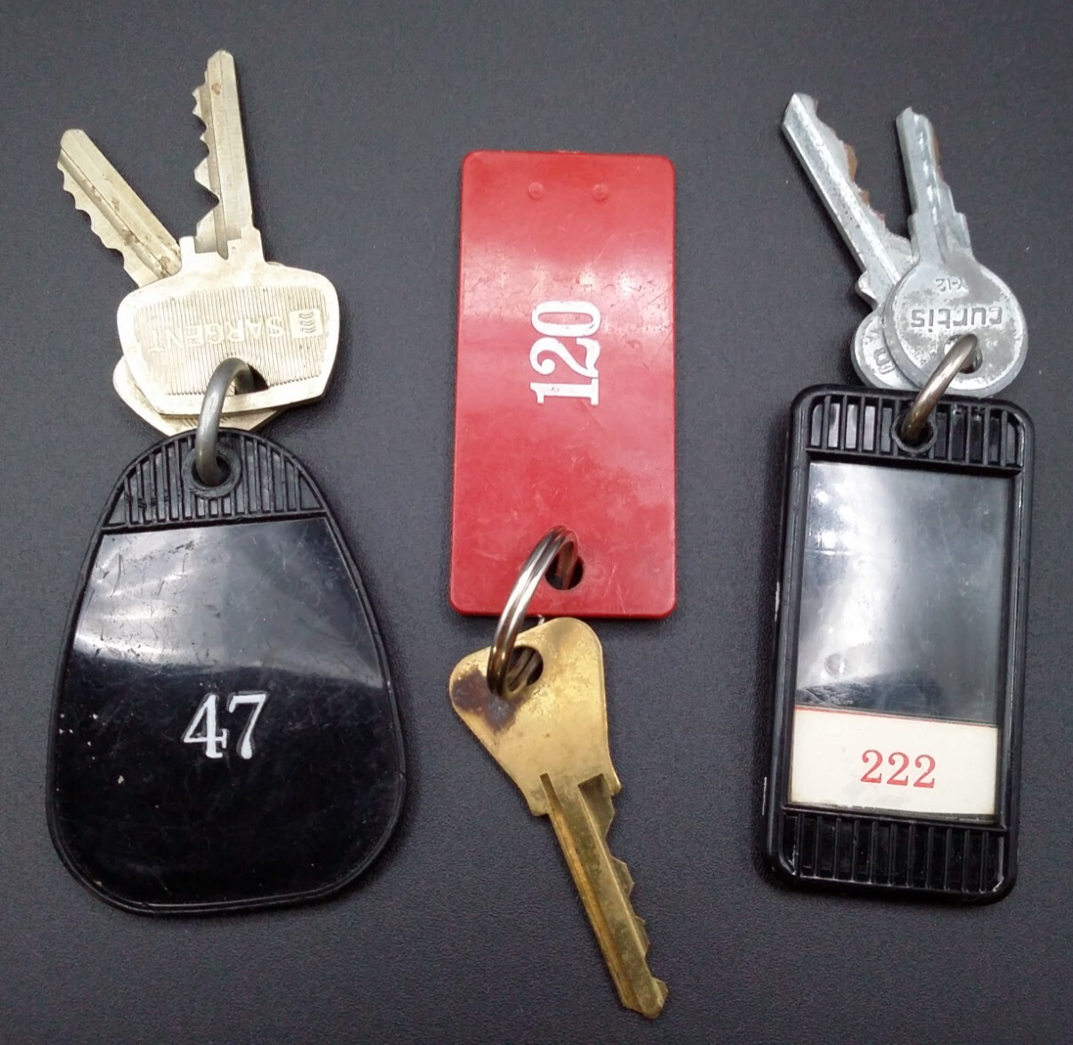 VINTAGE MOTEL KEYS + TAGS, 3. Hotel/Rooming House Keys. Black & Red ...