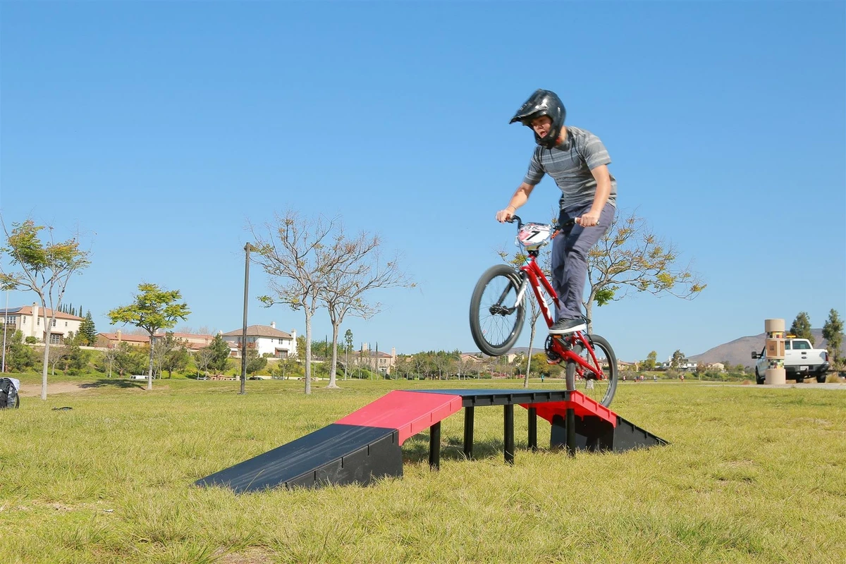 Empfindlich Viele gefährliche Situationen Erdbeben bike skate Simulieren Gebäude Blase