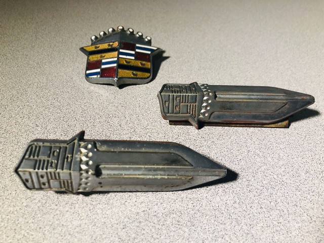 1970 Cadillac Deville Front Fender Crest Winged Emblem 1496307 LH or ...