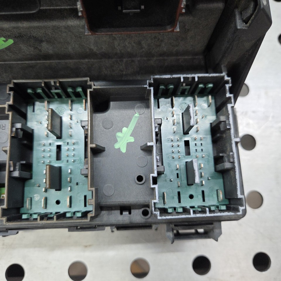 2014 Dodge Grand Caravan Chrysler Town & Country TIPM Fuse Relay Box ...