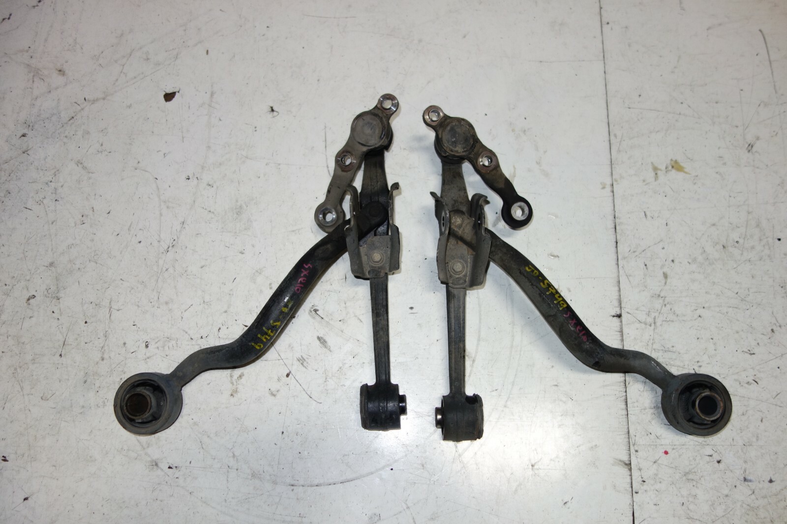 JDM Lexus is300 Altezza Front Lower Control Arms Ball Joints 2001-2005 ...