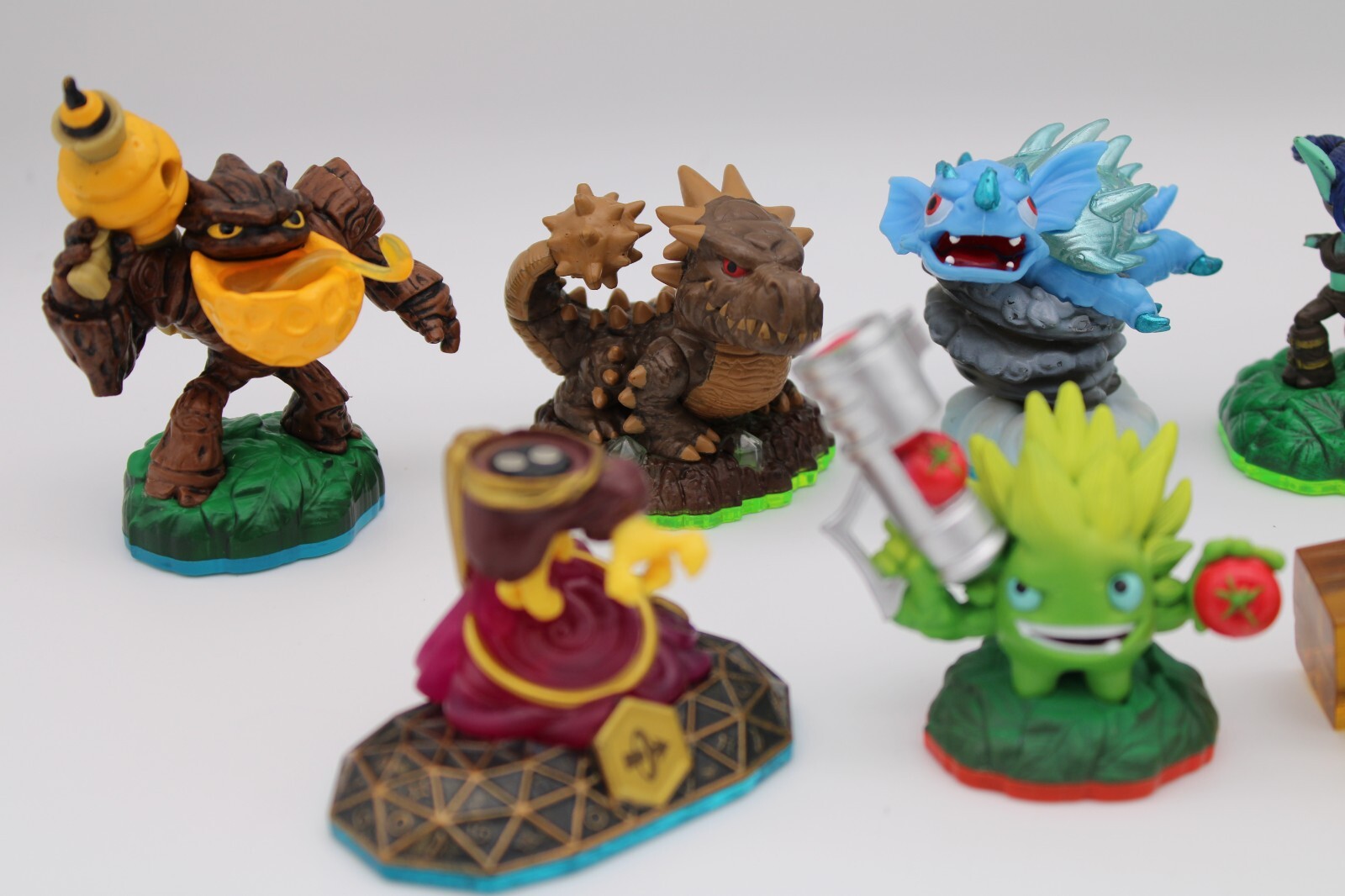 Skylanders Figures Trap Team Crystals Swap Force Magic Items Tackle Box ...