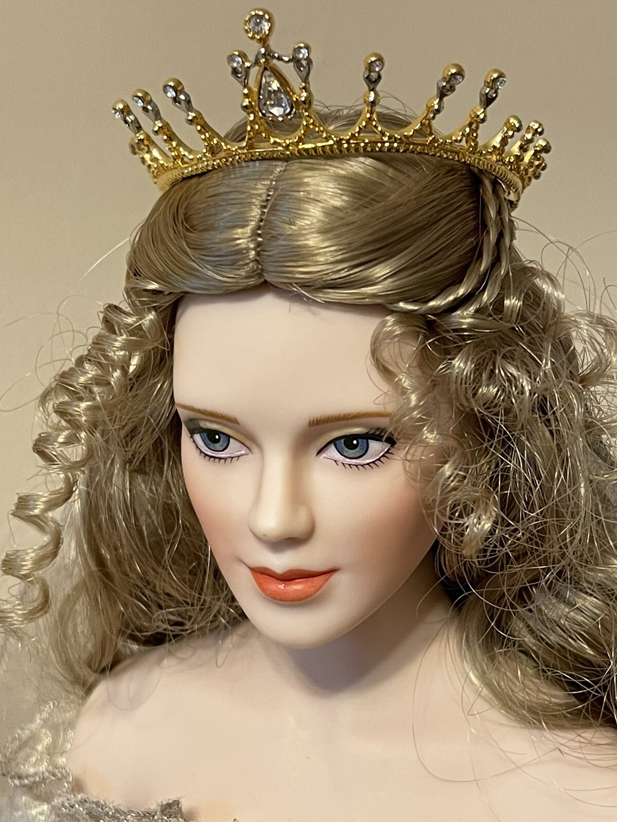 The Franklin Mint Arthurian Legend Collection 16" GUINEVERE Heirloom ...
