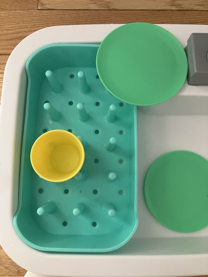 LOVEVERY The Helper Play Kit, The Sustainable Sink W/ Cups and plates ...