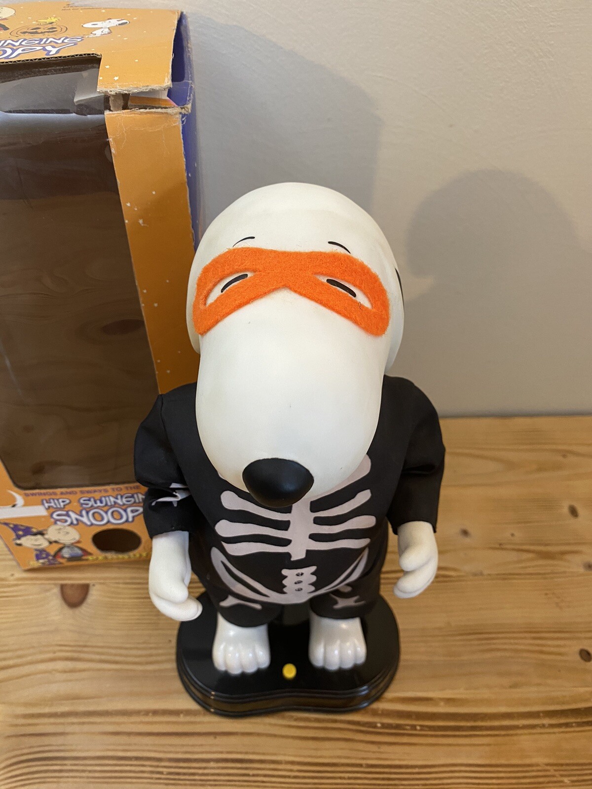 wholesale online sale NEW! 1998 Peanuts Vintage Animated HIP SWINGING ...