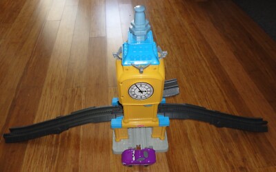 GeoTrax Disney Pixar Cars 2 Escape from Big Bentley Train Set Clock ...