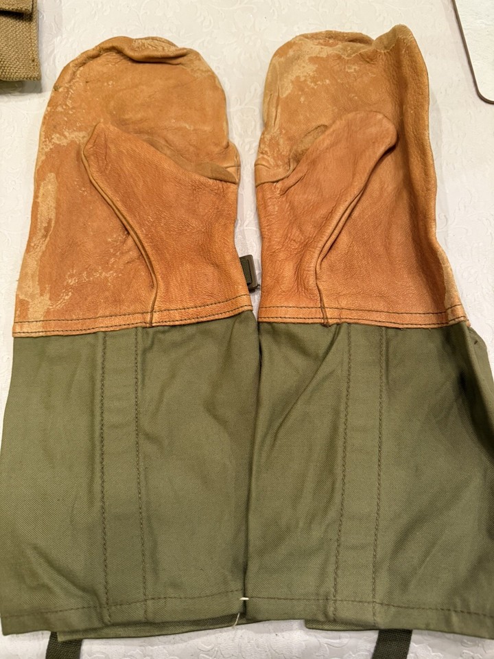 WW2 Khaki Military Mittens With Wool Liners Factory Tied Trigger Finger ...