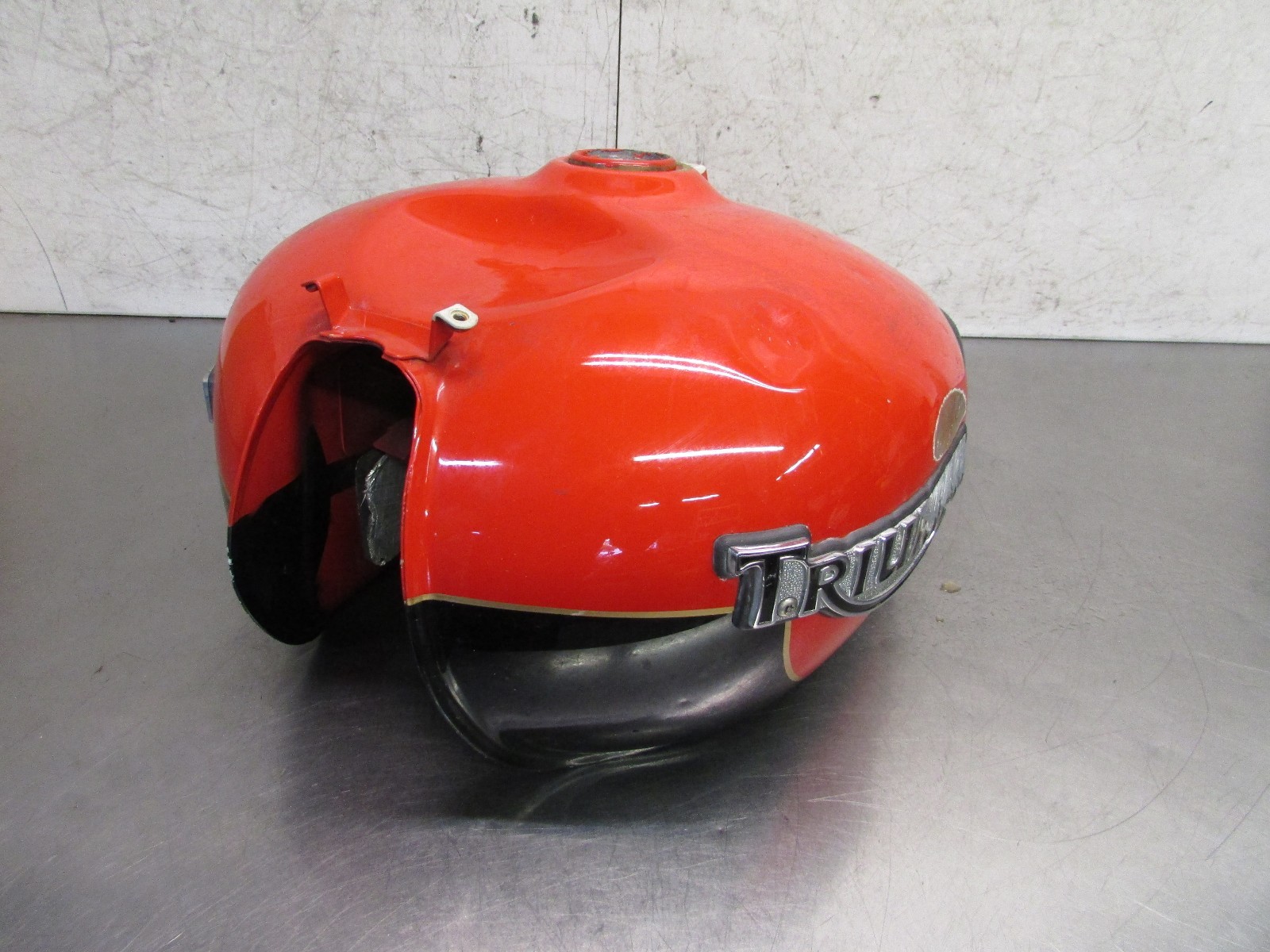 131 G TRIUMPH SPEEDMASTER 2003 OEM FUEL GAS TANK & NO GAS CAP | eBay