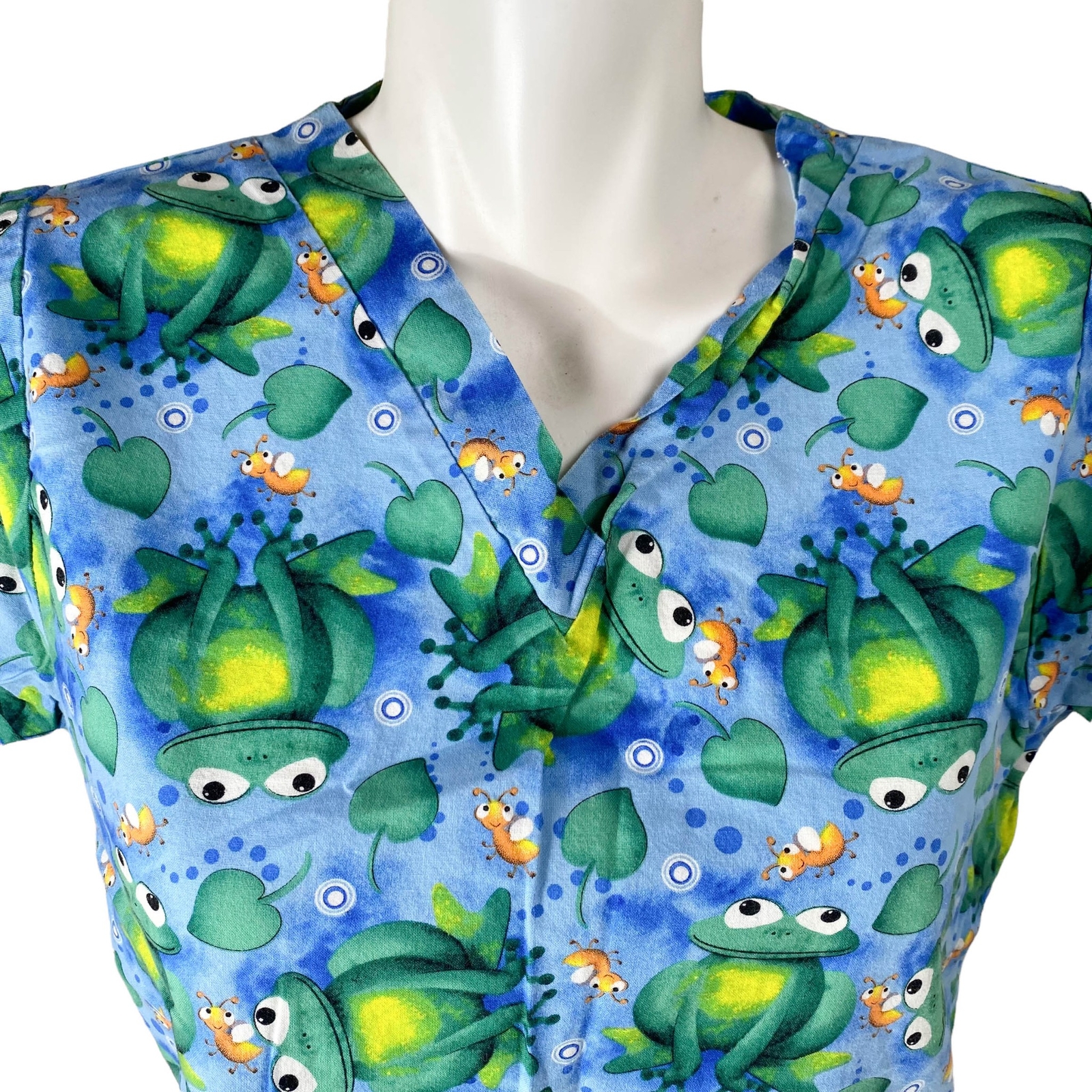 Scrub Wear Big-Eyed Smiling Frogs Small scrub Top | eBay