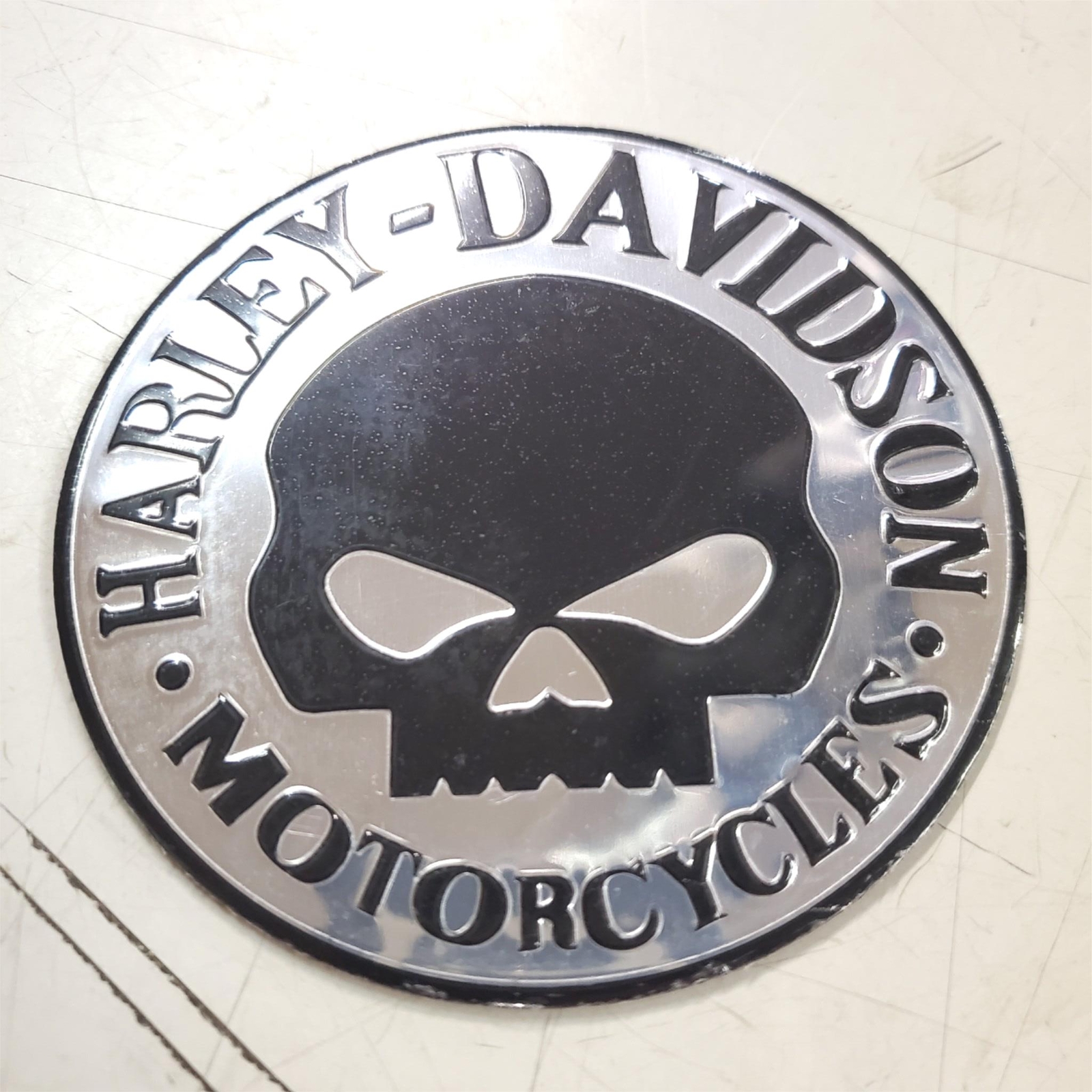 HARLEY WILLIE G SKULL GREY Emblem Sticker Battery Side Cover Sissybar ...