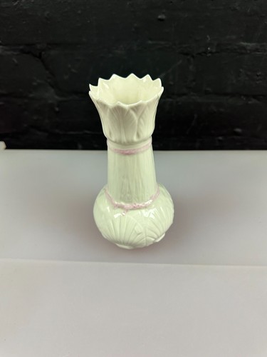 Vintage Belleek Ireland 1980-1993 Shell Vase White and Pink 6.25" High ...