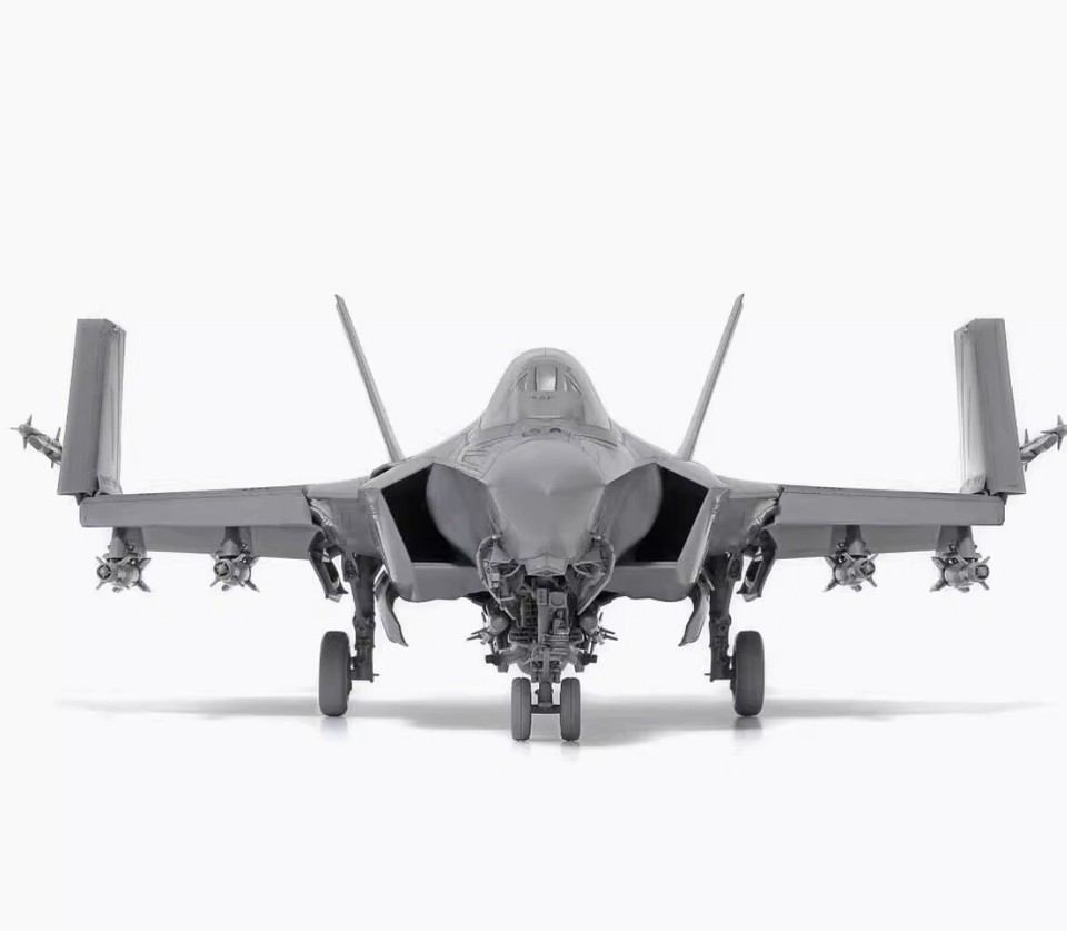 TAMIYA TA61127 1/48 Scale Lockheed Martin F-35C Lightning II Model Kit ...