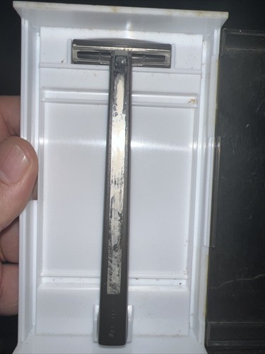 Vintage Gillette Razor - Black and Silver Handle - Cartridge Razor ...