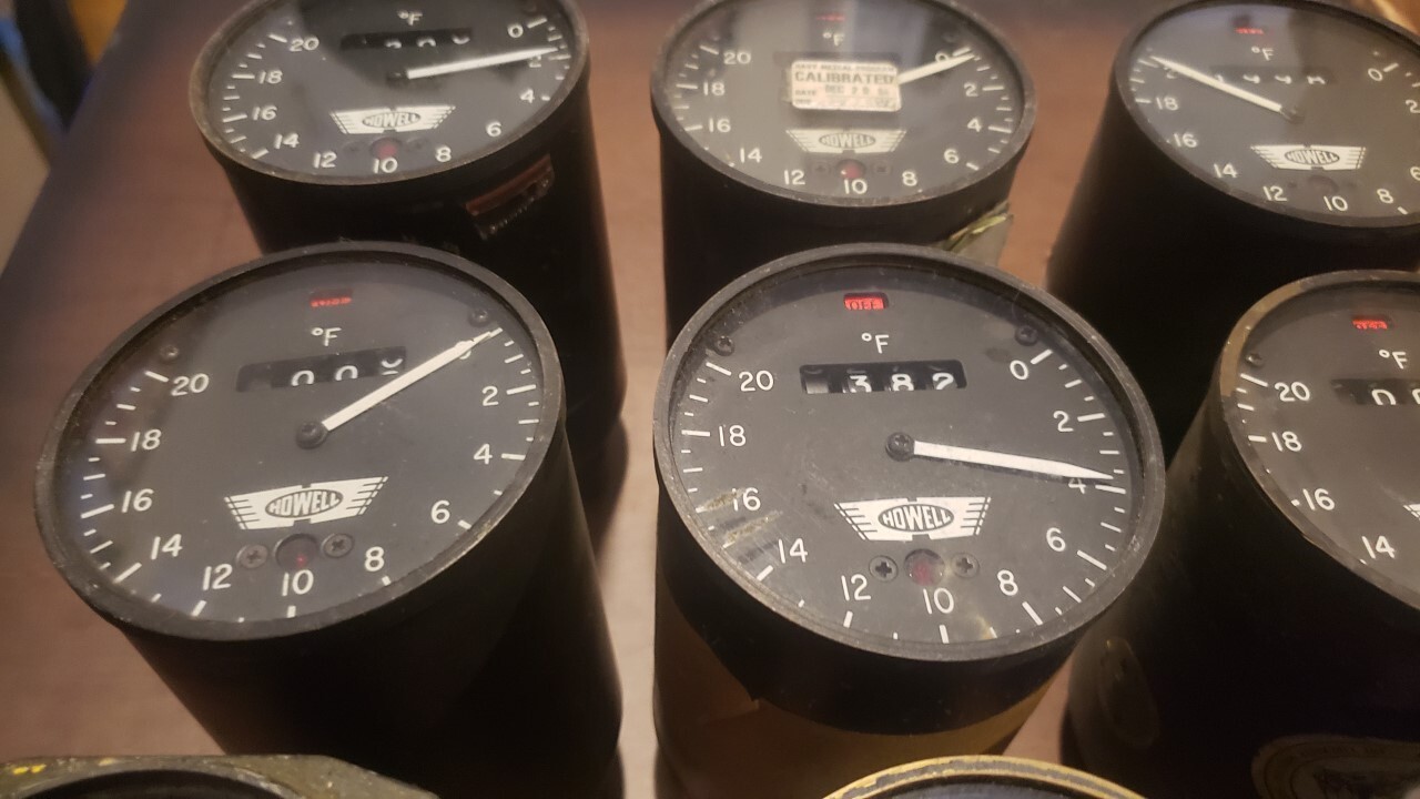 HOWELL INSTRUMENTS TEPMERATURE INDICATOR BH187R-34 6685-00-761-9312 T58 ...